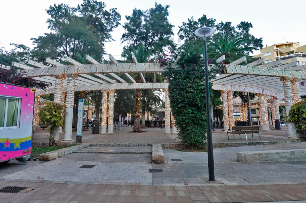Dos detenidos tras una violenta pelea en Plaza Columnas de Palma